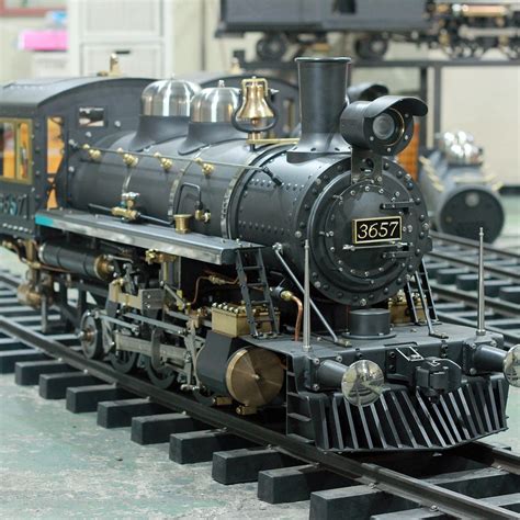 미래공작 미래공작의 첫번째 포스팅 75인치 스케일의 알렌스타일 증기기관차입니다 20km의 속도가 유지되며 외연기관은 석탄 환경을 위한 Lp가스 전기모터등으로