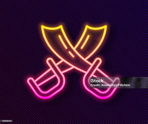 빛나는 네온 라인은 검은 배경에 고립 된 해적 검 아이콘을 교차 세이버 사인 벡터 강철에 대한 스톡 벡터 아트 및 기타 이미지 강철 검 고대의 Istock