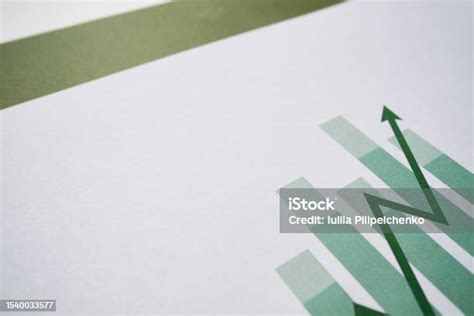 재무 그래프 통계 다이어그램 및 데이터 연례 프레젠테이션 인포그래픽 경제 보고서 회계 성장 분석 비즈니스 성공 분석 및 관리