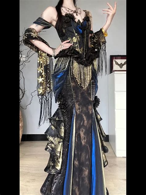 血液供给原创 华灯初上 典藏重工鎏金古典欧式束身鱼骨胸衣礼服 淘宝网 花瓣网