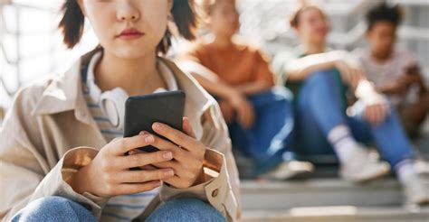 How Does Social Media Affect Mental Health