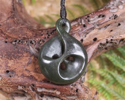 Nz Greenstone Small Twist Pendant Be332 Rimu Pounamu Greenstone Shop