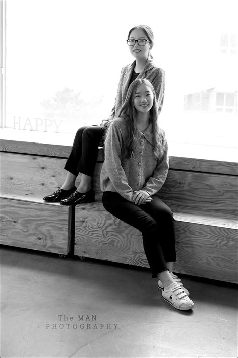 그남자의사진관 안녕하세요~~~ 그 남자의 사진관입니다 김은하님의 우정사진입니다 같이 한샷에