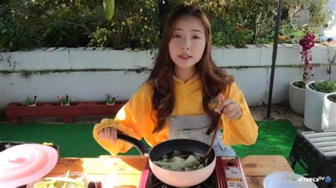 클립 메뚜기 잡으러 가자♡메뚜기튀김~~바사삭 아프리카tv Vod