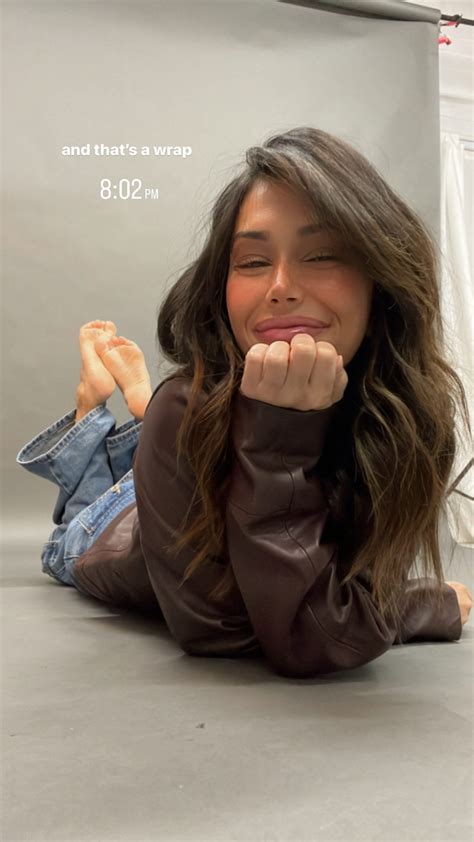 Sara Roses Feet