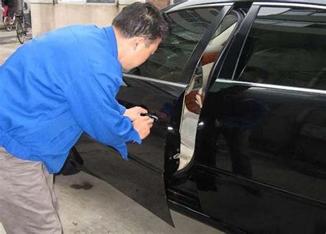 車鑰匙落在車裏怎麼辦？教你幾個不用砸窗的好方法 每日頭條