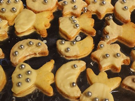 무료 이미지 요리 빵 굽기 디저트 장식 쿠키 커터 크리스마스 쿠키 착빙 염주 구운 식품 작은 케이크 Ausstecherle 잘라 버리다 코어 링