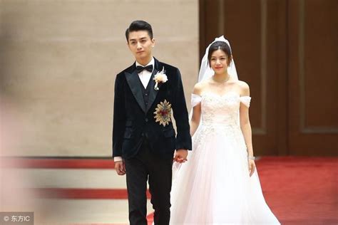 陳曉陳妍希，笑得甜蜜，網友：妍希笑得甜蜜，還是要瘦瘦的樣子美 每日頭條