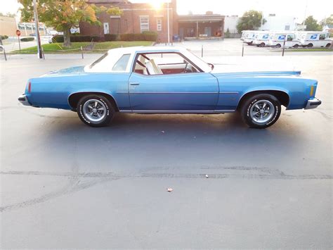 1975 Pontiac Grand Prix Looks Way Too Good After Spending 38 Years All