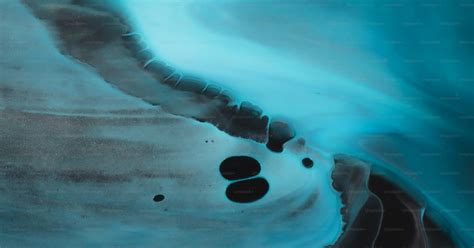 물과 모래의 검은 색과 파란색 그림 사진 Unsplash의 예술 이미지