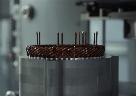 국산화 성공 13종 구리핀 로봇이 모터코어에 198개 ‘쏙쏙