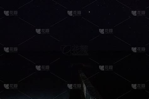 晚上有星星的外滩