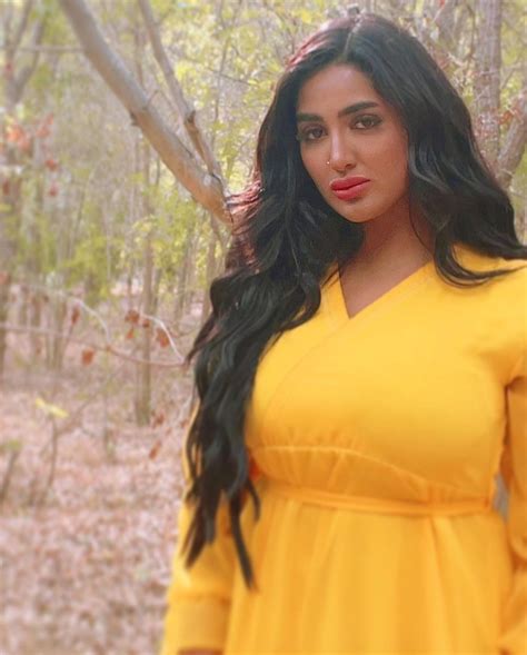 Mathira Slams Haters For Body Shaming Reviewit Pk