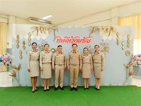 ว่าที่ร ต เกชา กลิ่นเพ็ง ผู้อำนวยการโรงเรียนวัดโสธรวรารามวรวิหาร พร้อม
