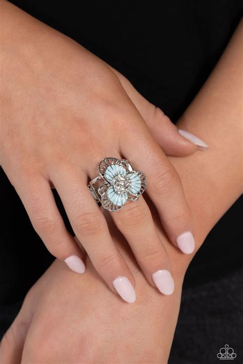 Paparazzi Tropical Trillium Blue Ring