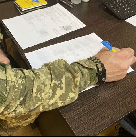 Захиснику України одночасно оформили Id картку та закордонний паспорт Державна міграційна