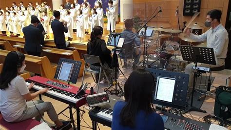 예배할 때 가장 행복합니다 부르신 곳에서 내가 어둠속에서 죄에 빠져 헤매이다가 Youtube