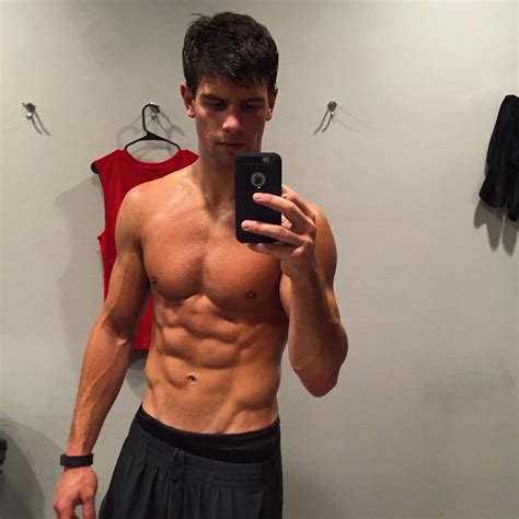 Shirtless Male Selfies