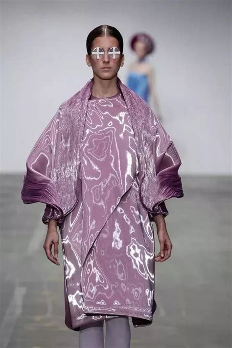 科技感服装的设计元素未来科技风服装 伤感说说吧