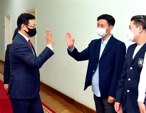 УИХ ын гишүүн Ж Эрдэнэбат хичээлийн шинэ жилийн баярын мэнд хүргэлээ