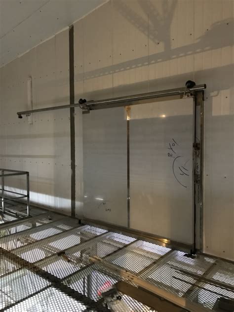 水簾式雞舍禽舍氣密門 金贊製門工業股份有限公司