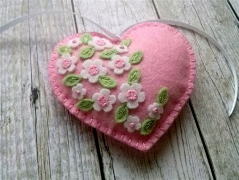 Valentinovi Srčki Roza Srček Z Belimi Rožicami Moj Mozaik