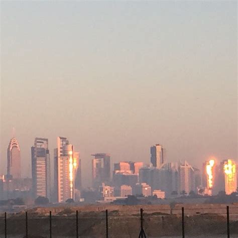 그린은 에미레이트 항공 언덕을 전망 산책로 두바이 아랍에미리트 Pacer