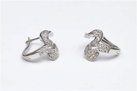 Нежни сребърни обеци с циркони