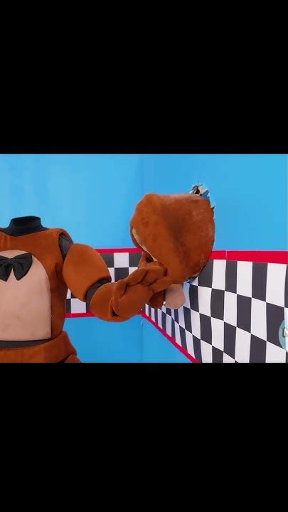 Фредди в стене и его голова отвалилась Youtube