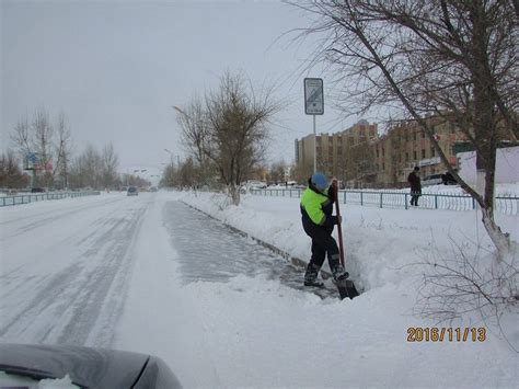 Нийтийн эзэмшлийн зам талбайд 2700 кг давс цацжээ