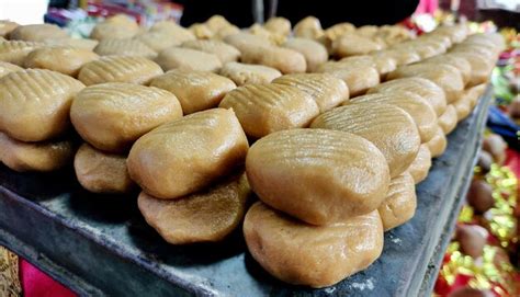 Premium Photo Brown Pera Or Pedha Is An Indian Sweet Made Using Khoya Sugar And Traditional