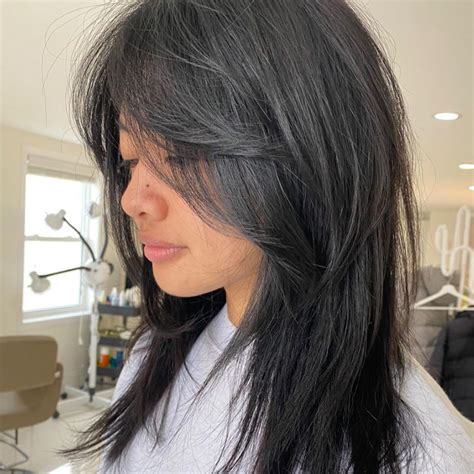 18 Most Flattering Medium Length Haircuts For Round Faces