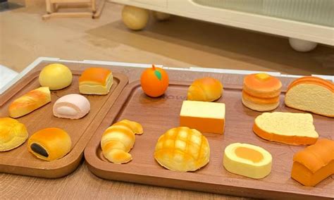 Bread Squishy Stress Relief Toy Novi Box