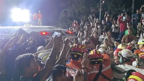 တရုတ်ကယ်ဆယ်ရေးအဖွဲ့သည် မန္တလေးမြို့တွင် နာရီပေါင်း ၆၀ ခန့်ပိတ်မိနေသည့် အသက်ရှင်သူကို အောင်မြင်စ