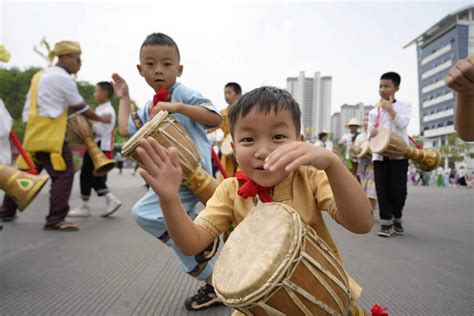 ပျော်ရွှင်ဖွယ်ရာကောင်းသ ဆွေမျိုးပေါက်ဖော် 胞波月刊 မဂ္ဂဇင်း Facebook