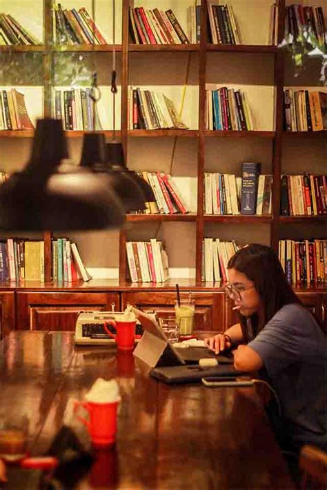Tiny Post Cafe Quán Cà Phê Sách Trời Âu Cổ điển