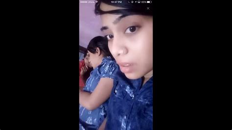 ویڈیو کال پر گرم، شہوت انگیز پیاری لڑکی سیکسی باتیںवीडियो कॉल पर गर्म