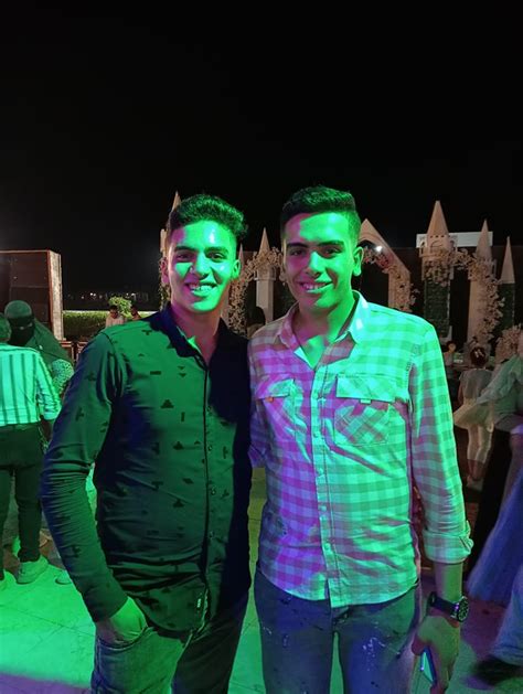 الاخوات Facebook