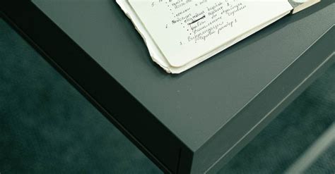 공책 노트 쓰는 연필 종이 책상 테이블 텍스트에 관한 무료 스톡 사진