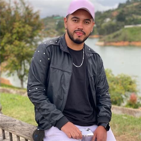 Santiago Cano Castañeda Santiagocano1 • Threads Say More