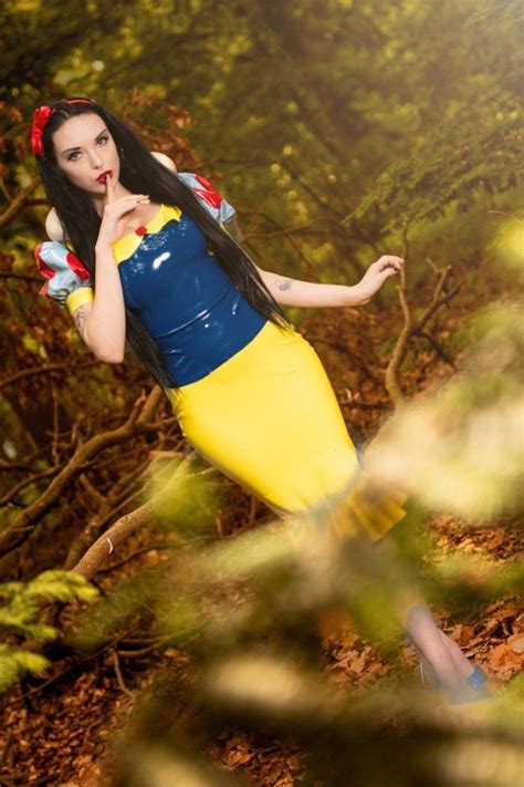 Snow White Latex Cosplay Media Chomp