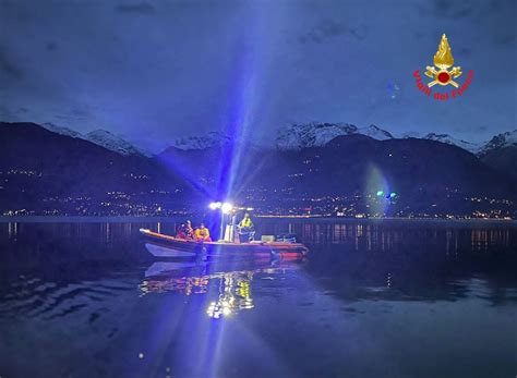 Finiscono Nel Lago Con Il Suv Dopo Un Volo Di 40 Metri Morta Una Donna