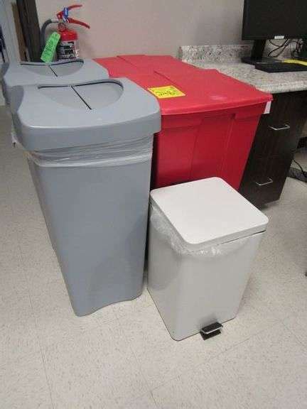 Lot 5 Assorted Trash Bins Rosen Systems