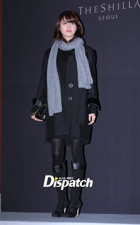 현장포토 머플러코트부츠한효주 겨울 하객 패션 셋 디스패치 뉴스는 팩트다