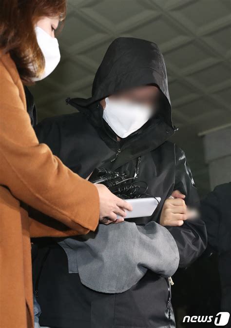 아내와 두 아들을 살해한 혐의를 받아 긴급체포된 40대 A씨