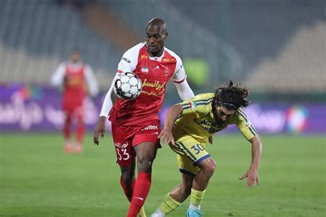 افطار عبدالکریم حسن پیش از مصاف پرسپولیس و پیکان