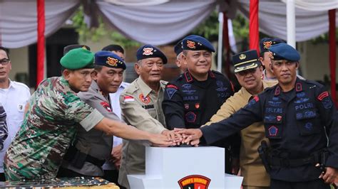 Brigjen Pol Firly R Samosir Putra Batak Pertama Komandan Pasukan
