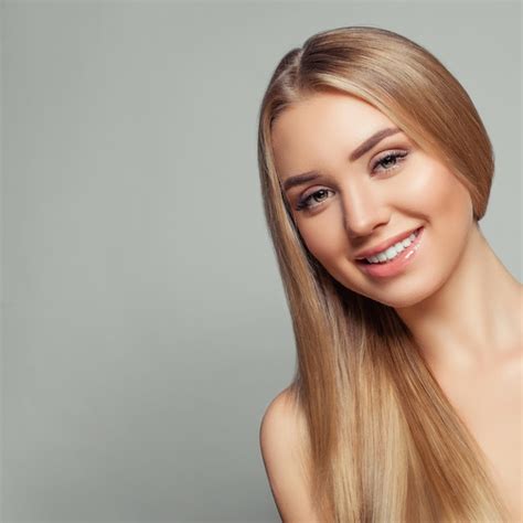 Premium Photo Happy Blonde Model Woman With Long Healthy Blonde Hair