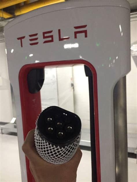 공사 마친 국내 첫 테슬라 슈퍼차저 가보니 전자신문