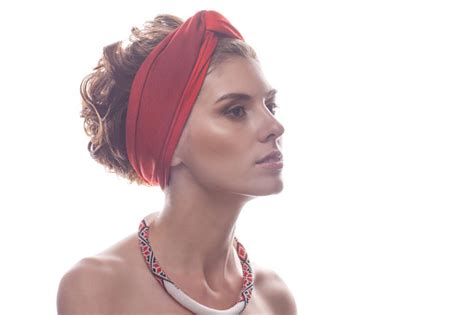 인물사진 에이 와 함께 있는 여자아이 구슬장식 데커레이션 빨간색 터번 갈색 눈에 대한 스톡 사진 및 기타 이미지 갈색 눈 갈색 머리 귀여운 Istock